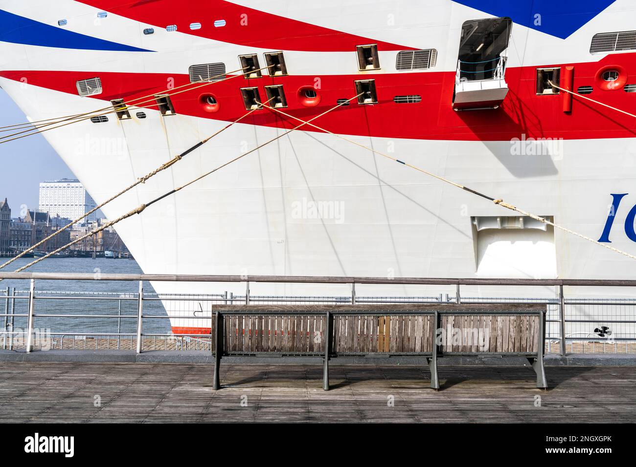 Cruise ship Iona of the British shipping company P&O Cruises, the ...