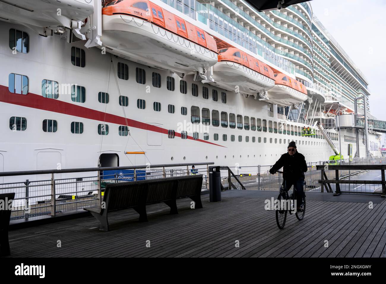 Cruise ship Iona of the British shipping company P&O Cruises, the ...