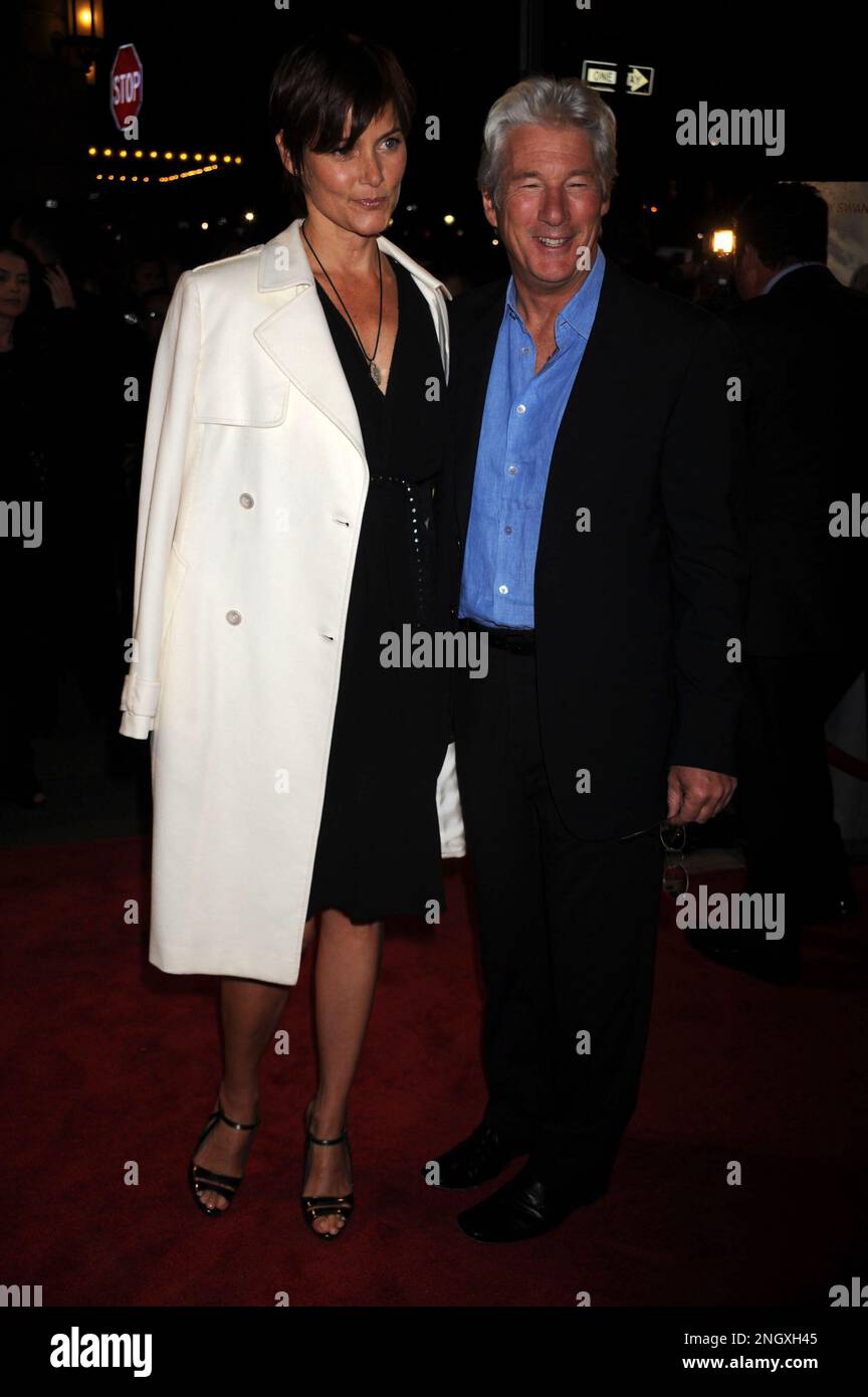 NEW YORK - OCTOBER 20: Actors Richard Gere and Carey Lowell attend the ...