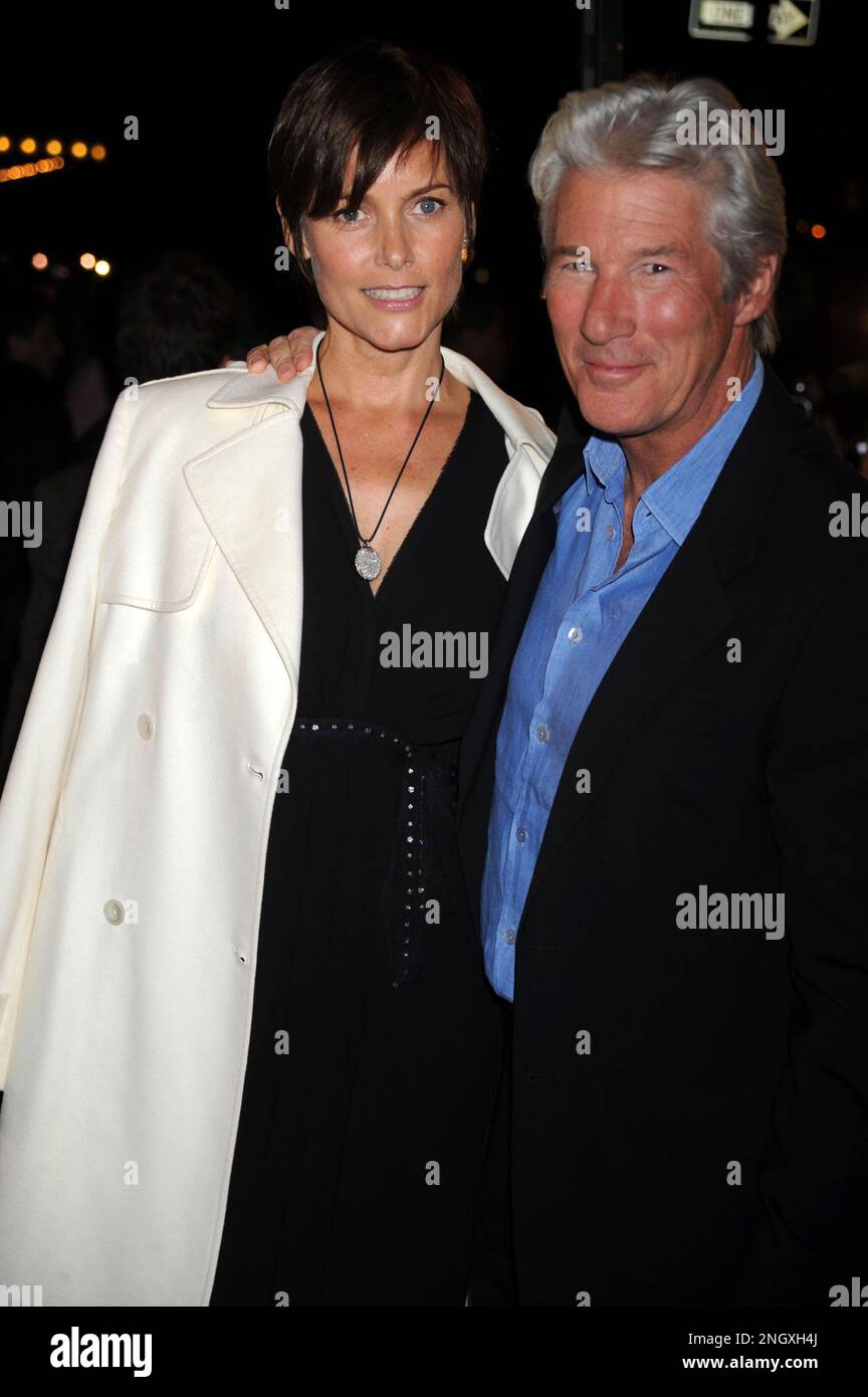 NEW YORK - OCTOBER 20: Actors Richard Gere and Carey Lowell attend the ...