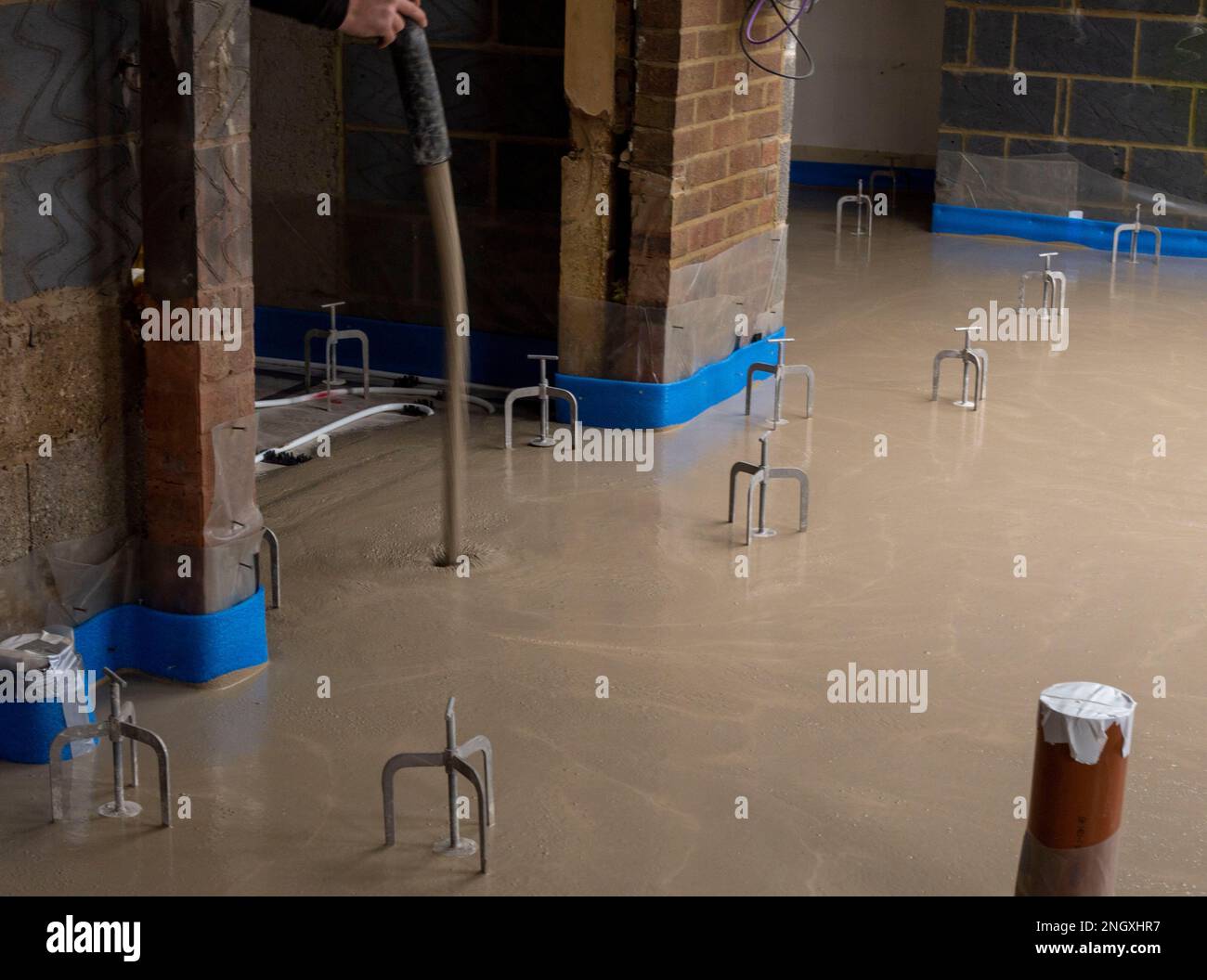 Leveling tripods hi-res stock photography and images - Alamy