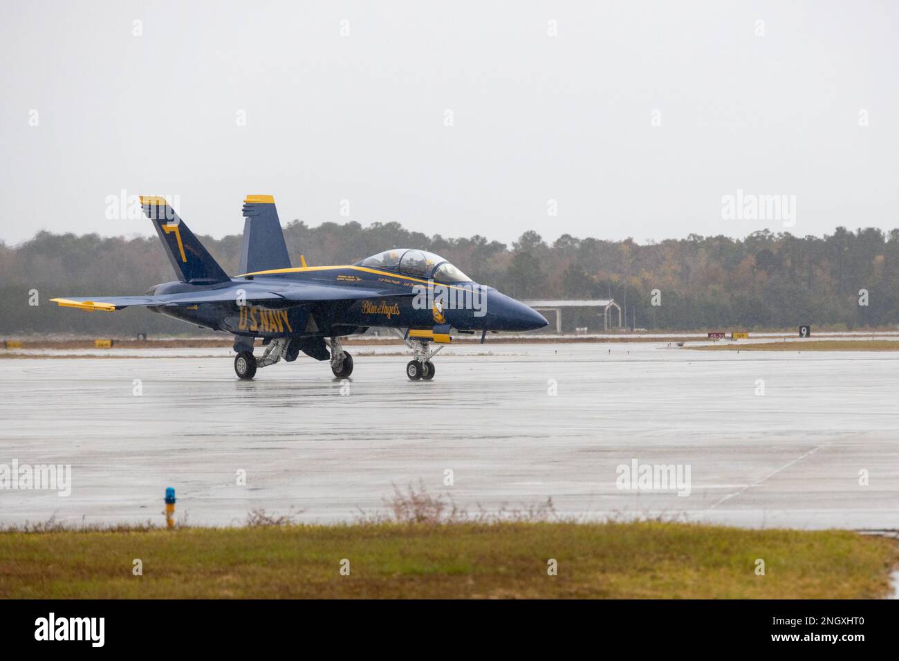 A F/A-18 Super Hornet with the U.S. Navy Flight Demonstration Squadron ...