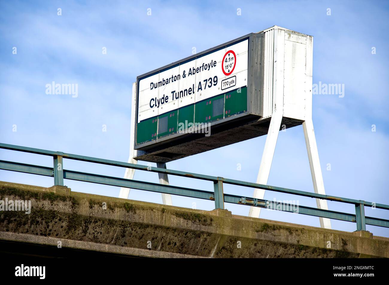 Clyde Tunnel M8 motorway sign heading north through Glasgow Stock Photo ...