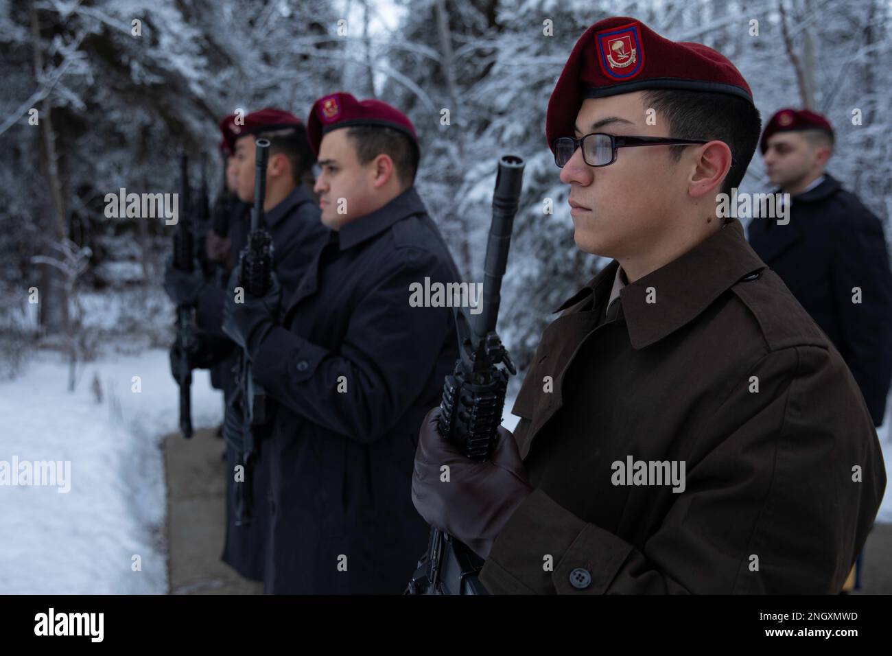 Military funeral 21 gun salute hi-res stock photography and images - Alamy