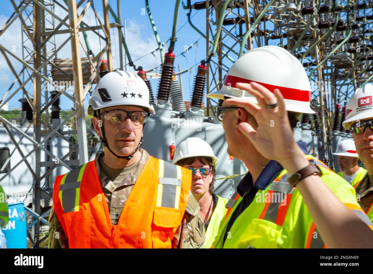 Lucas Kirkpatrick, Omaha District electrical engineer, briefs Lt. Gen ...