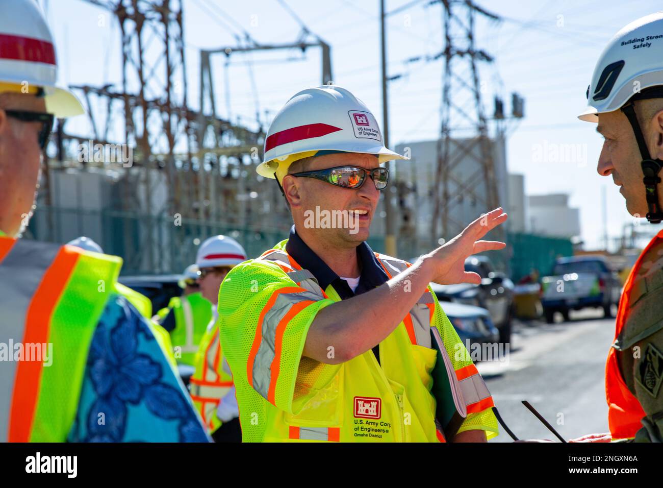 Lucas Kirkpatrick, Omaha District electrical engineer, briefs Lt. Gen ...