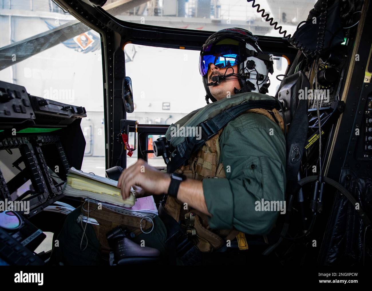 221130-N-IV962-1025 PACIFIC OCEAN (Nov. 30, 2022) – Marine Corps Capt ...