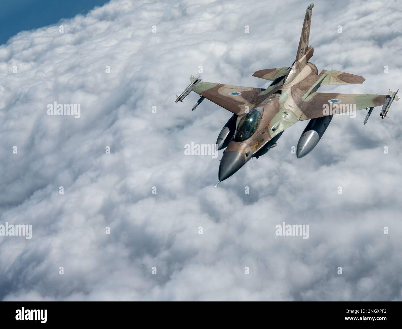 An Israeli Air Force F-16 Fighting Falcons flies in formation behind a ...