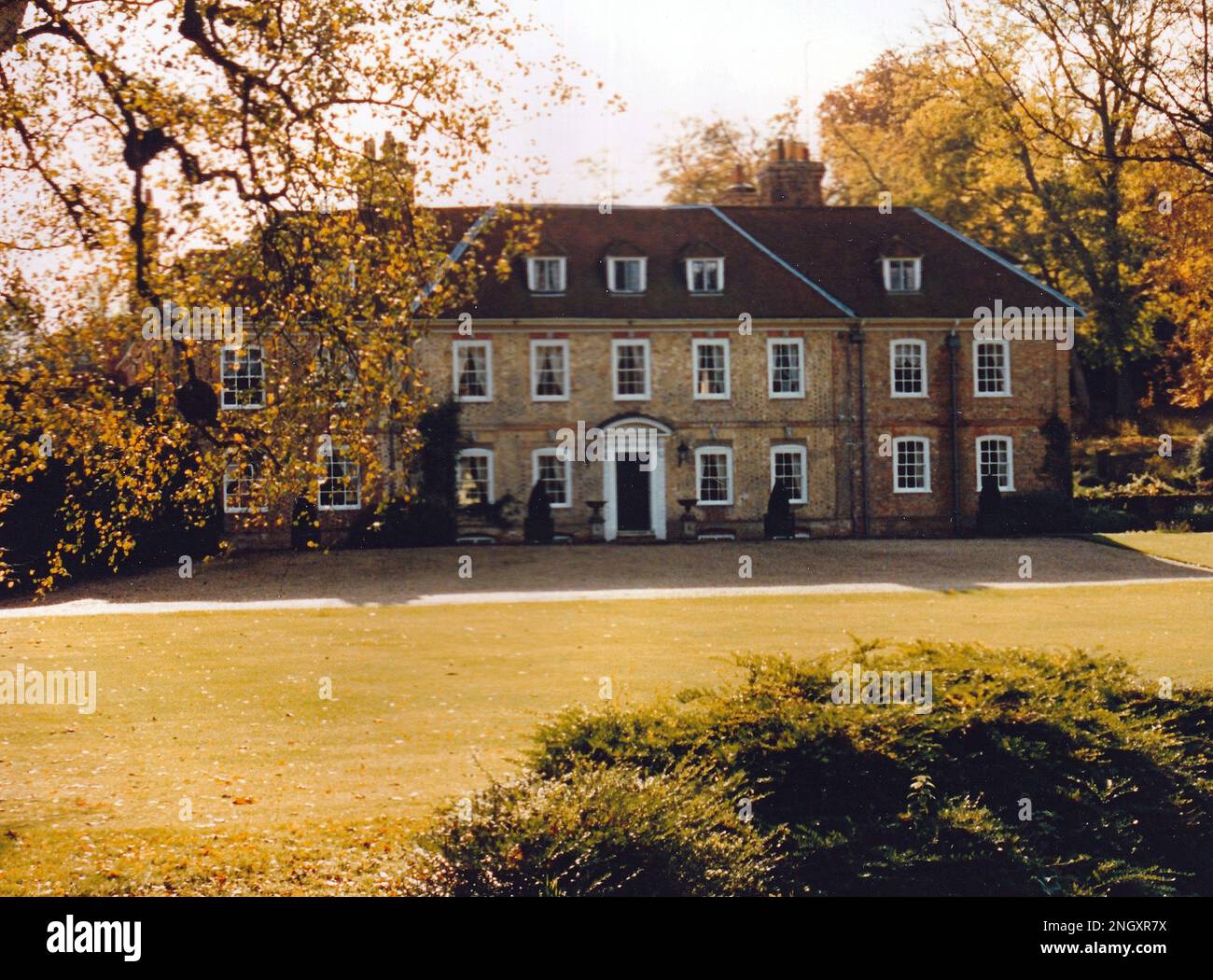 HALL HOUSE, WEST MEON , HAMPSHIRE. PIC MIKE WALKER 1995 Stock Photo - Alamy