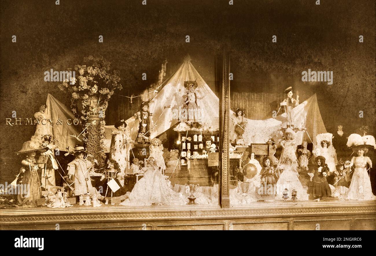 Bisque dolls hi-res stock photography and images - Alamy