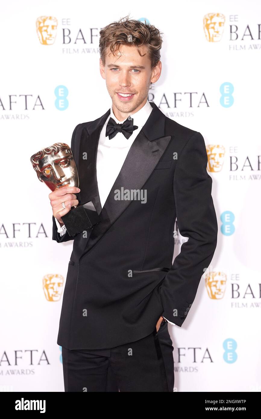 Austin Butler poses with the award for Leading Actor in the press room ...