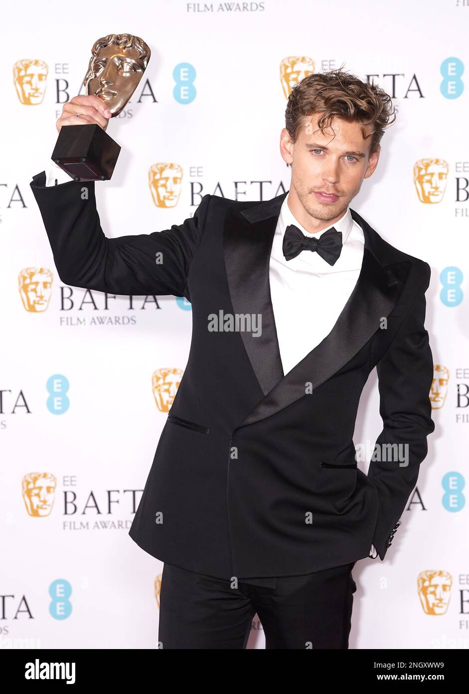 Austin Butler poses with the award for Leading Actor in the press room ...