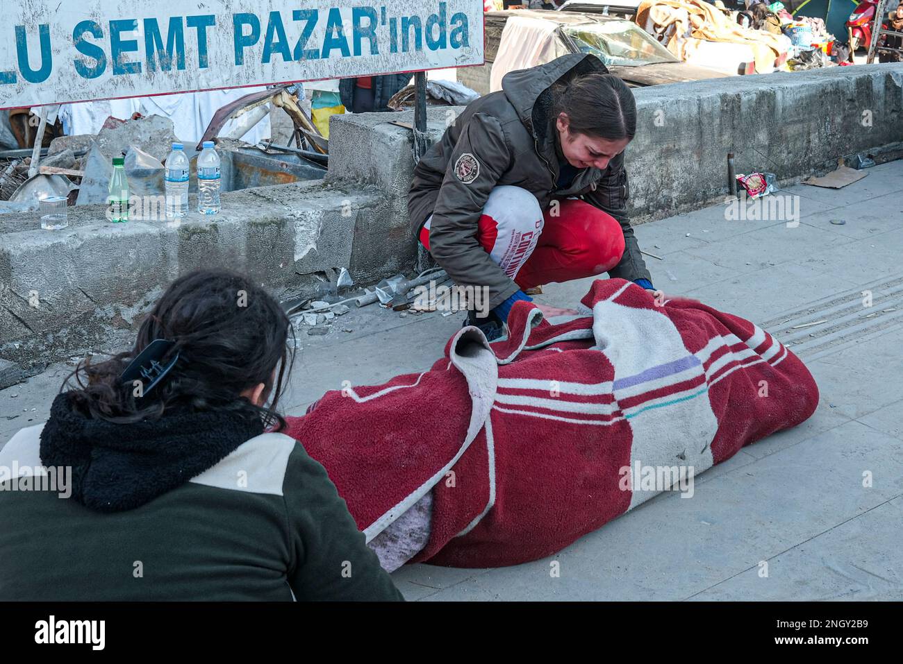 Dead body blanket hi-res stock photography and images - Alamy