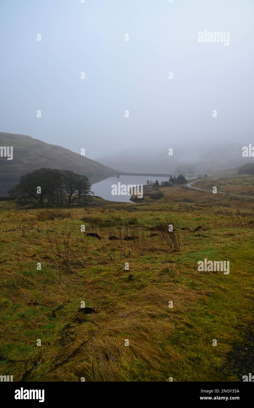 Glen Devon moorland and hills in the mist Stock Photo - Alamy
