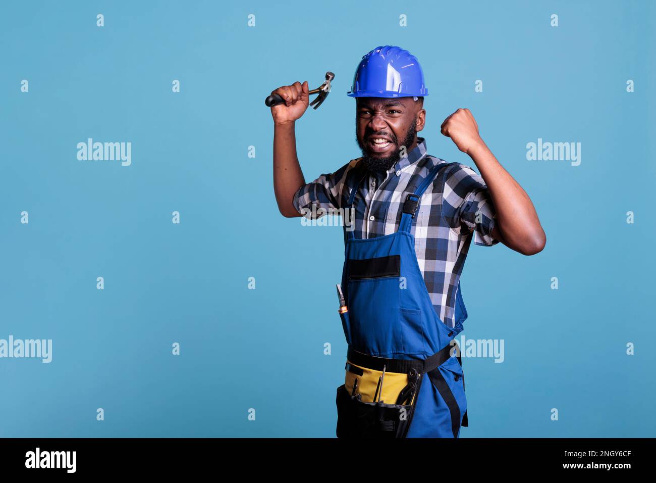 Angry african builder worker hi-res stock photography and images - Alamy