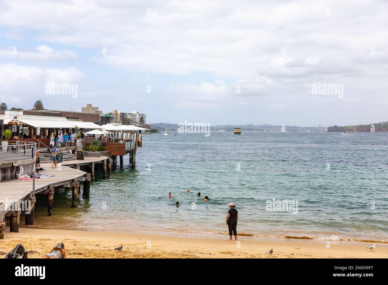 Sydney ferry Balmoral approaches Manly Beach ferry wharf on a summers ...