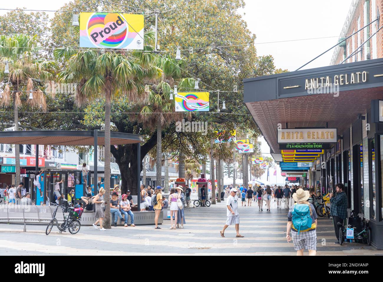 Manly Beach Sydney people walking and shopping on the corso, Sydney,NSW ...