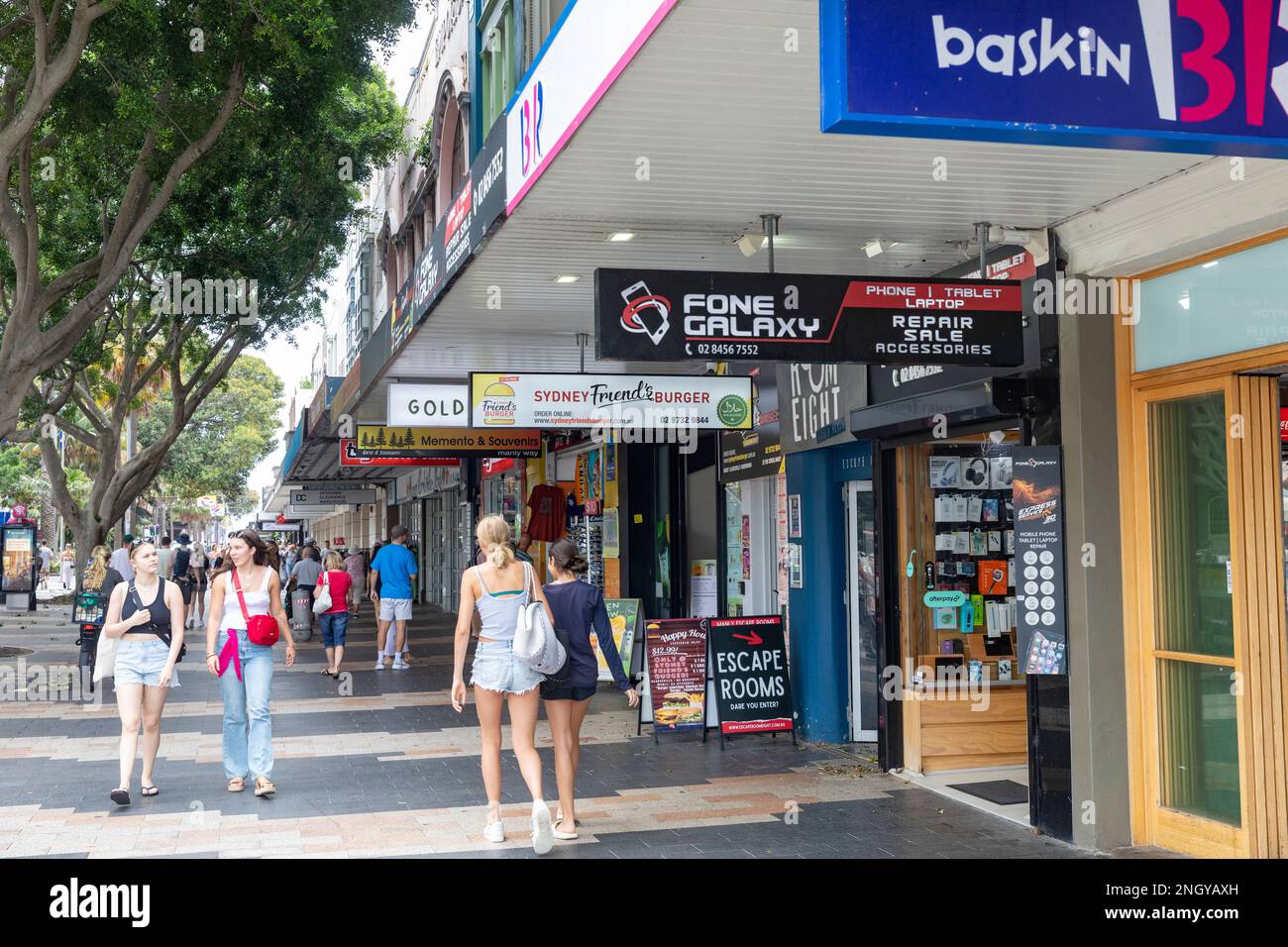 Manly Beach Sydney people walking and shopping on the corso, Sydney,NSW ...