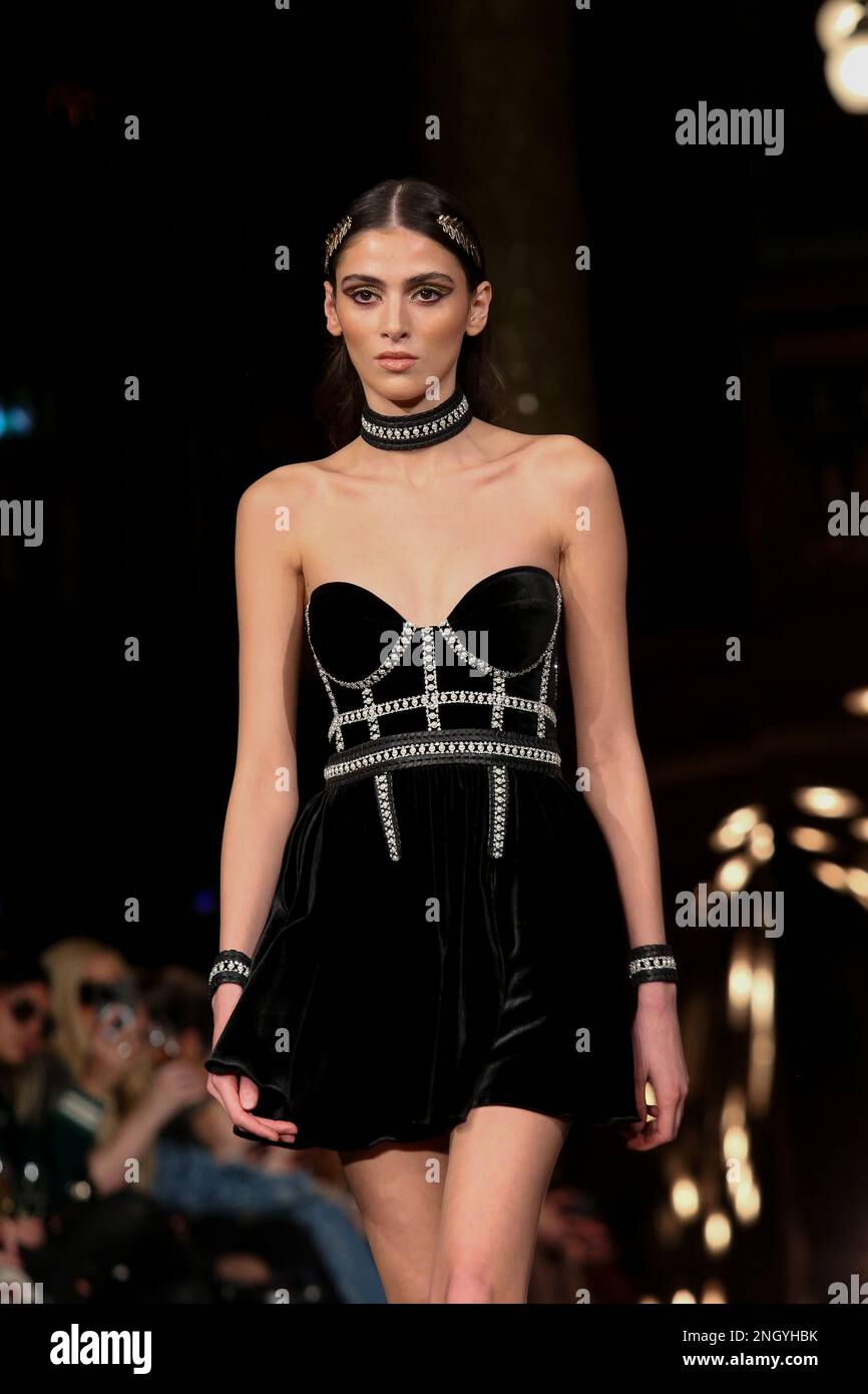 London, UK. Sunday 19th February 2023. A model on the catwalk at the ...