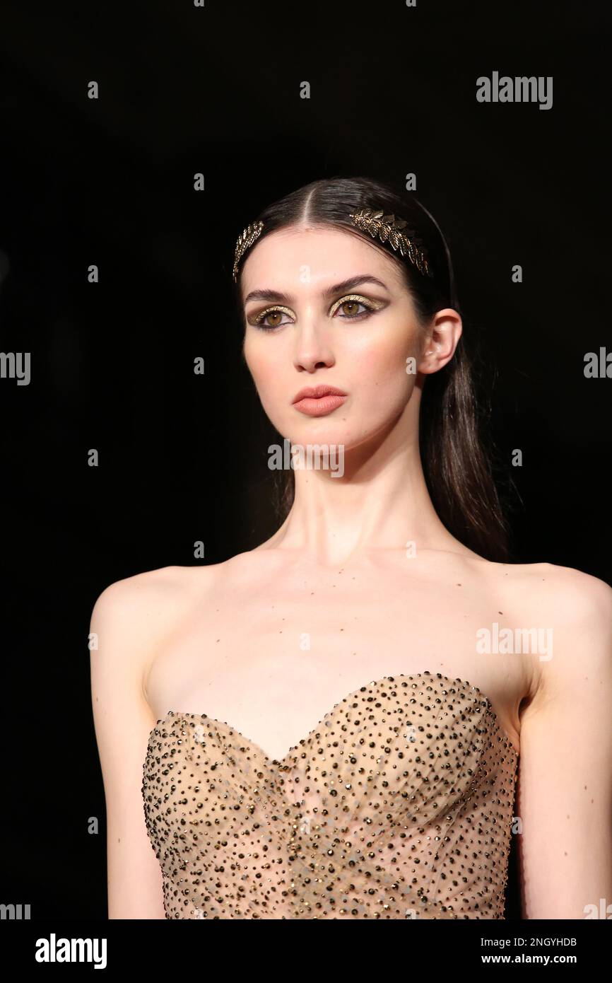 London, UK. Sunday 19th February 2023. A model on the catwalk at the ...