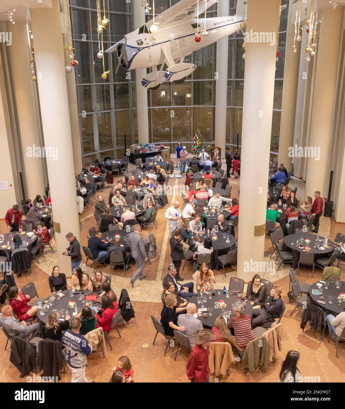 221201-N-MR862-159 OKLAHOMA CITY, Okla. (01 Dec. 2022) Sailors gather ...