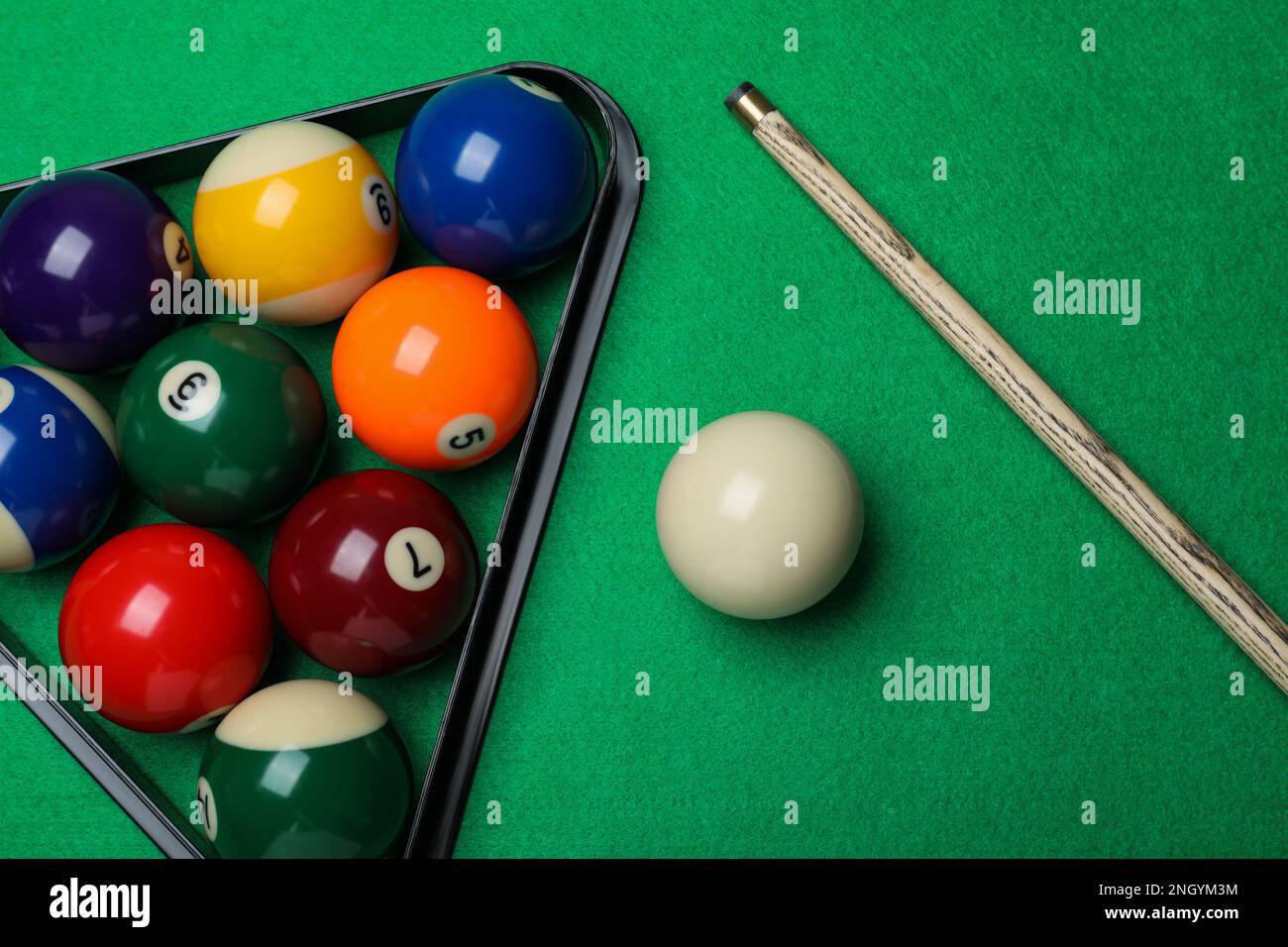 Snooker cue rack hi-res stock photography and images - Alamy
