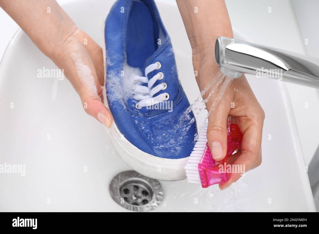 Woman under water fashion hi-res stock photography and images - Alamy