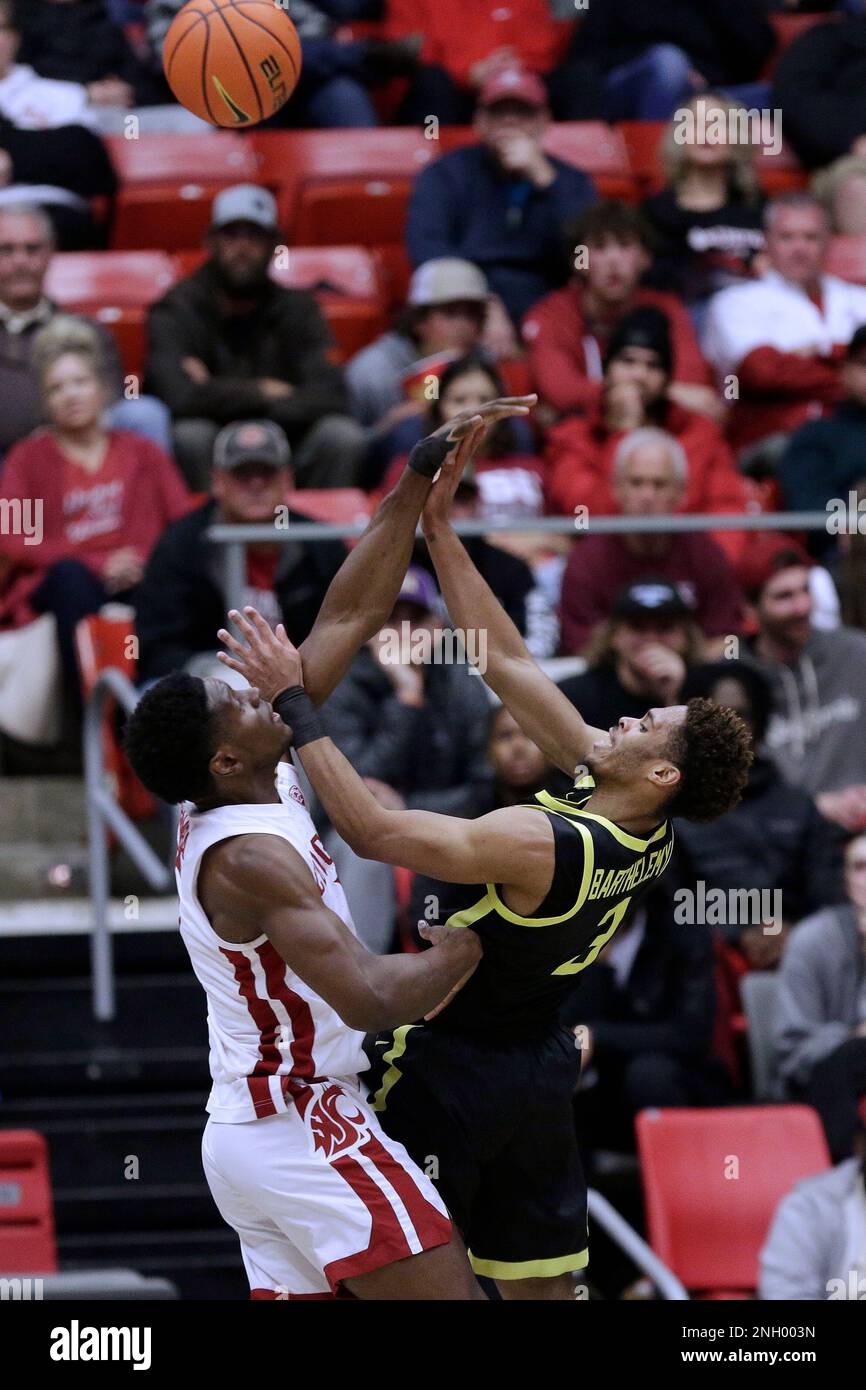 Oregon guard Keeshawn Barthelemy (3) shoots and is fouled by Washington ...