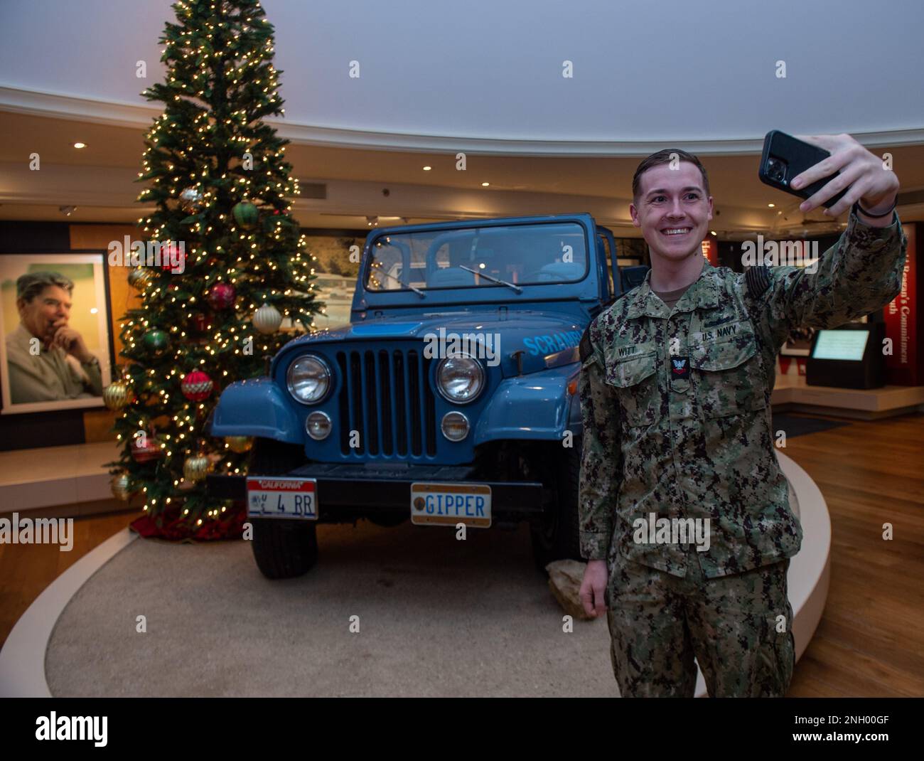 221202-N-BS627-1045 SANTA BARBARA, CA (Dec. 2, 2022) Machinist Mate ...