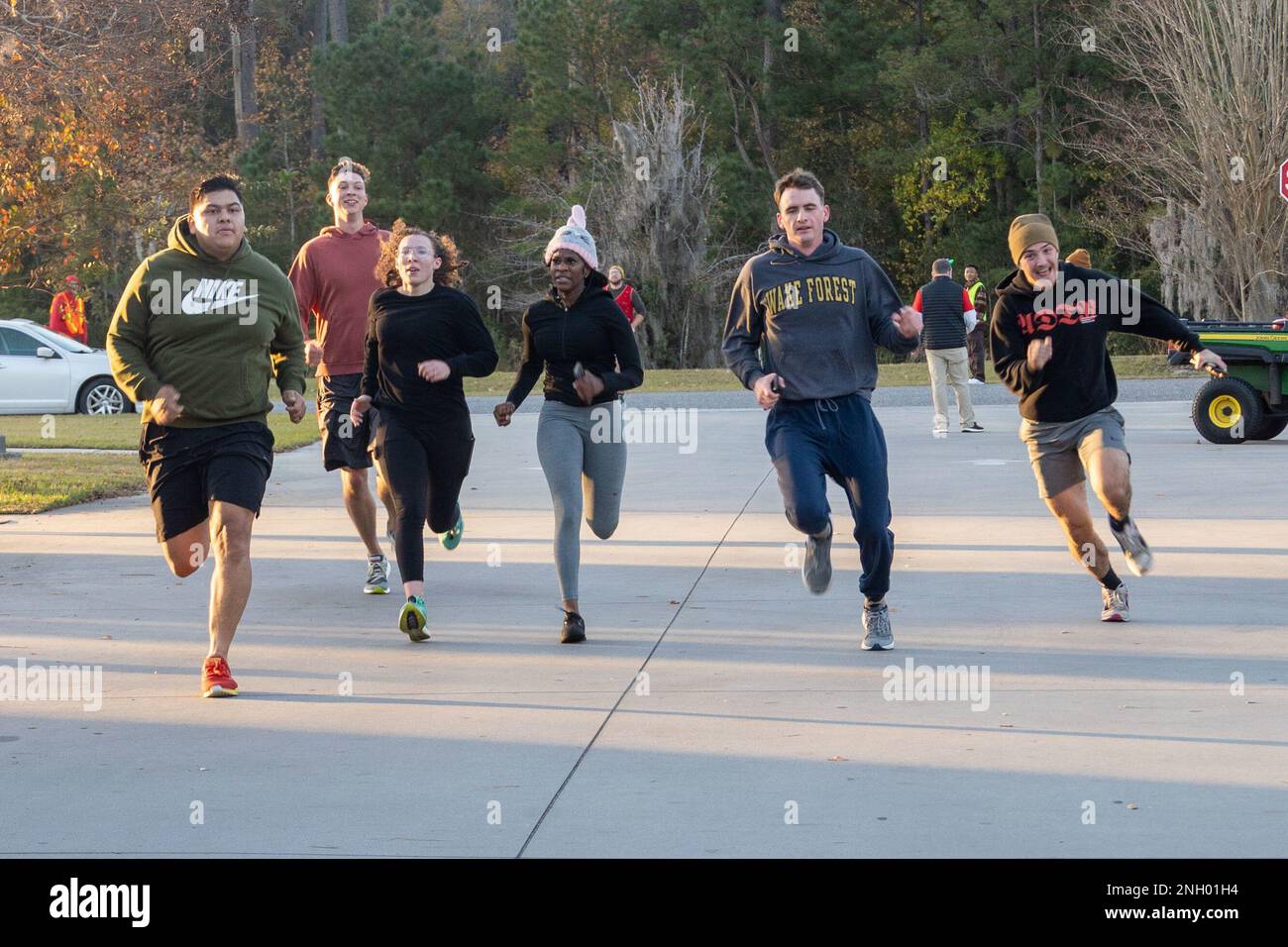 U.S. Marines with Marine Corps Air Station (MCAS) Beaufort sprint to ...