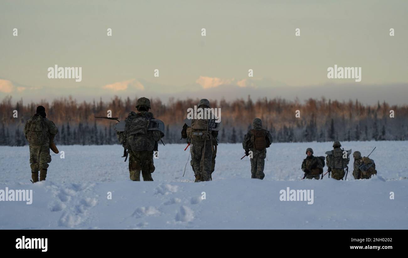 University of Alaska Army ROTC cadets move across the Malemute drop ...