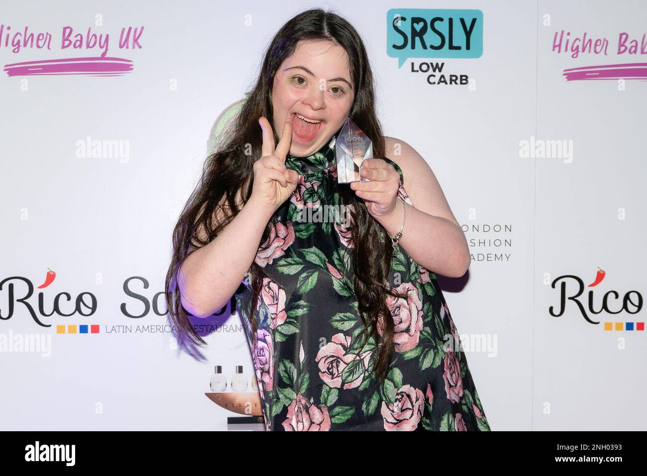 Model Ellie Goldstien poses with her Icon Award, Ellie made history ...
