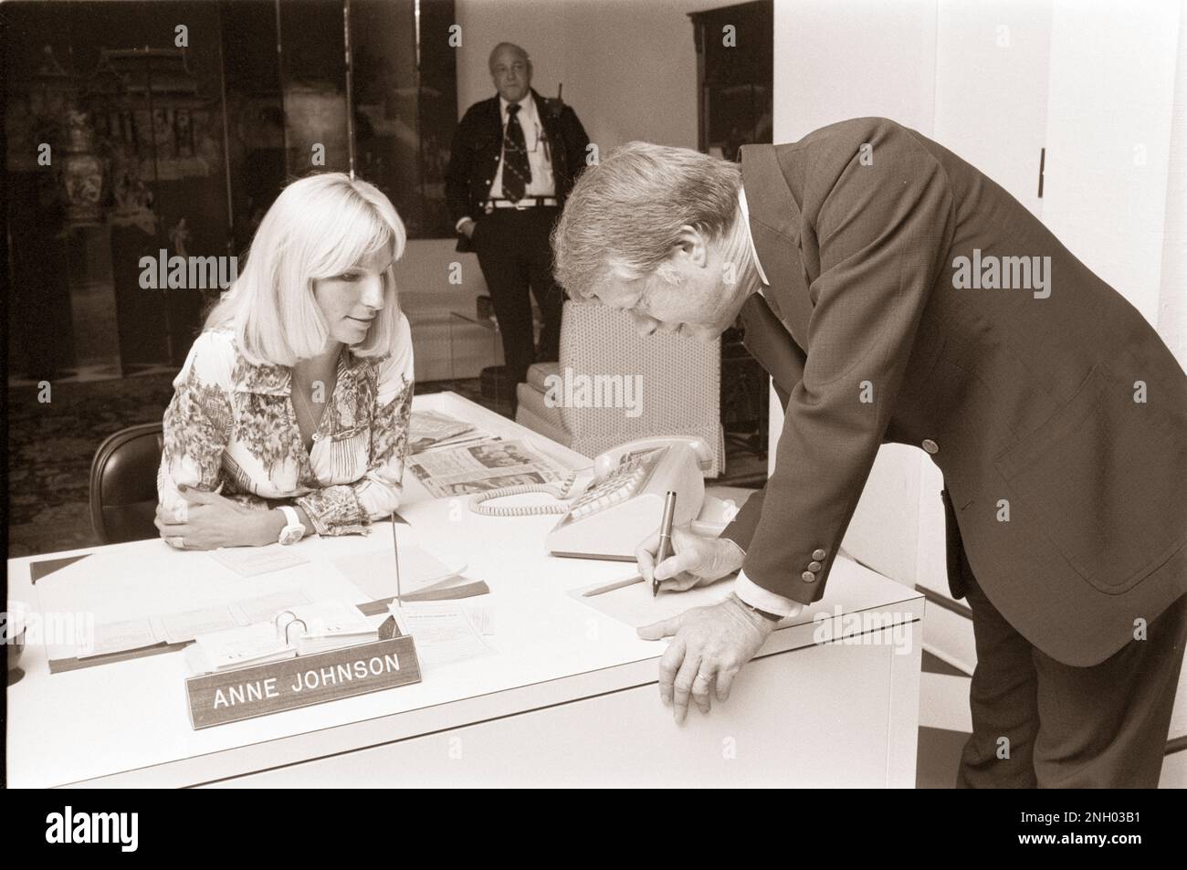 Jimmy Carter signs in at Atlanta office Stock Photo - Alamy