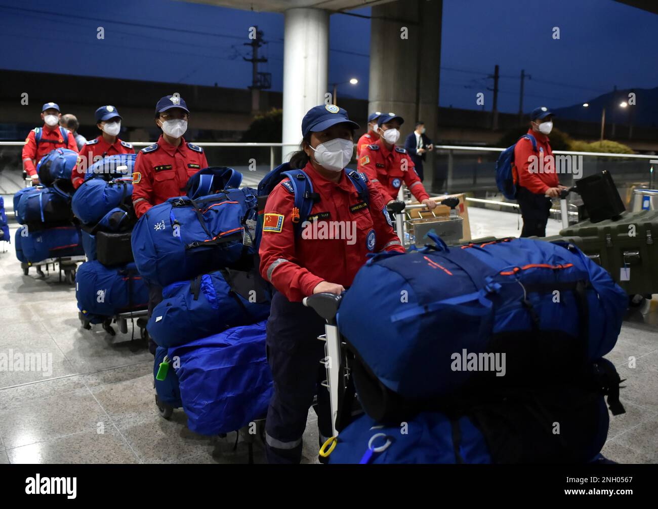 Rescuers of Shenzhen Rescue Volunteers Federation arrive at Hong Kong ...