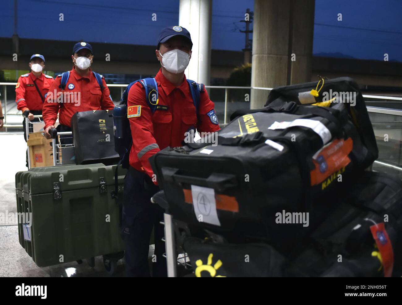 Rescuers of Shenzhen Rescue Volunteers Federation arrive at Hong Kong ...