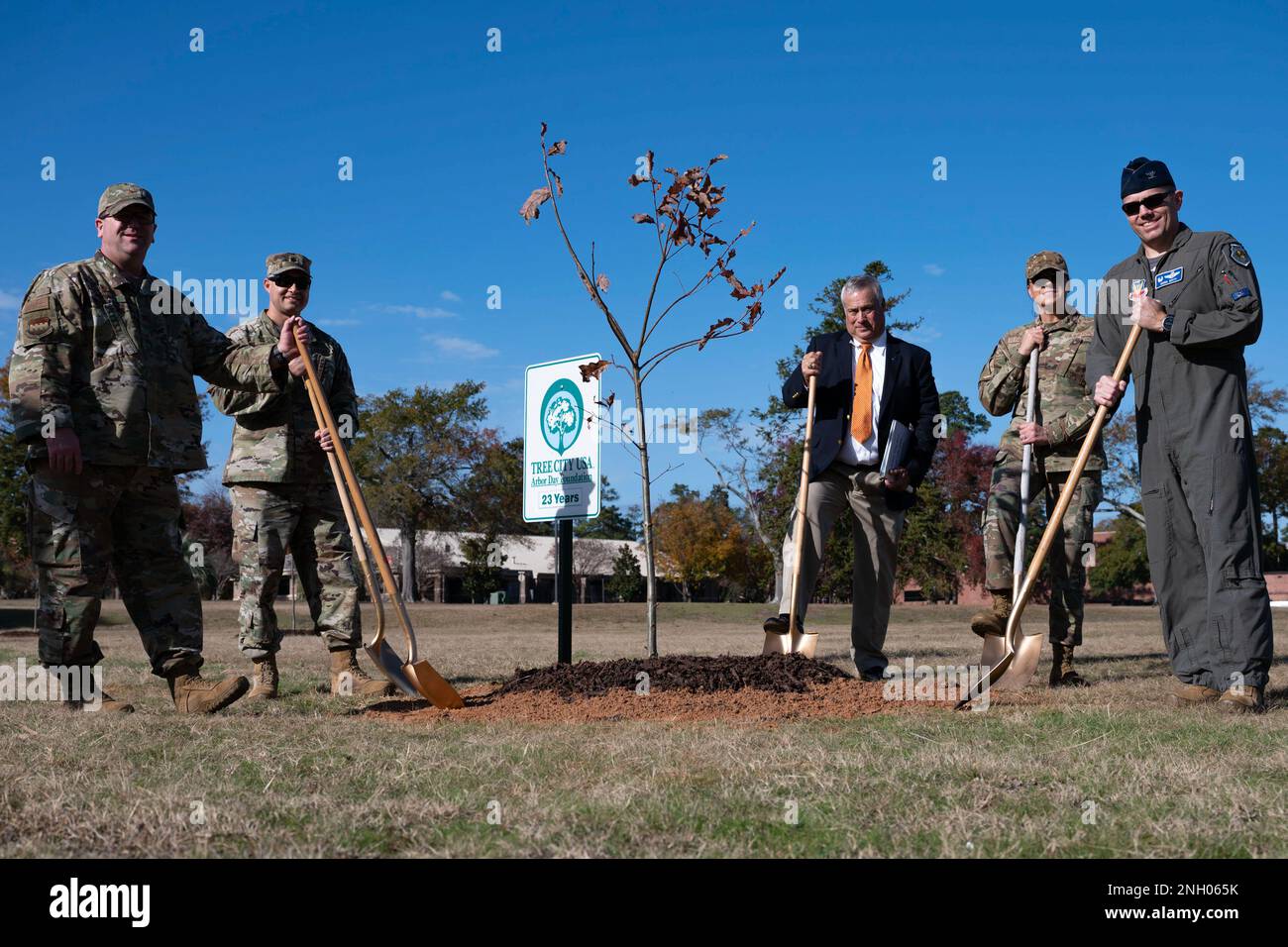 U.S. Air Force 20th Fighter Wing leadership, along with the 20th Civil ...