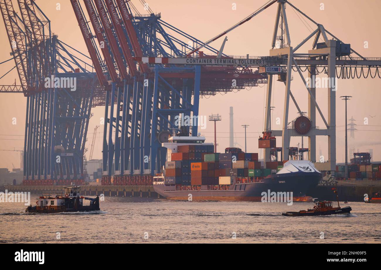 Hamburg, Germany. 16th Feb, 2023. The container ship "Spirit" is moored at the Tollerort ...