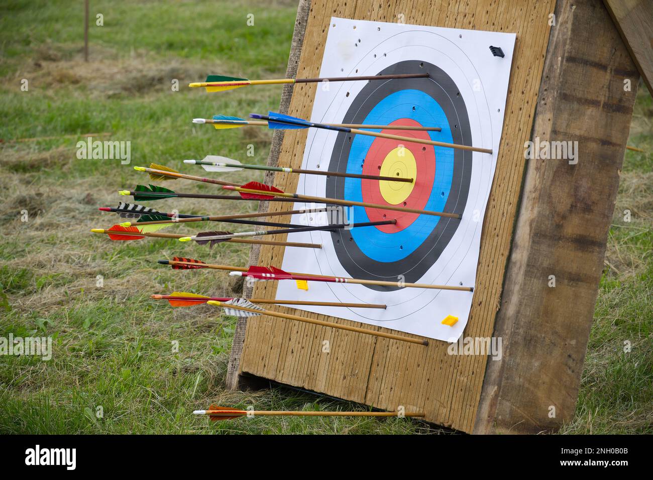 Archery target pierced by a large number of arrows Stock Photo - Alamy