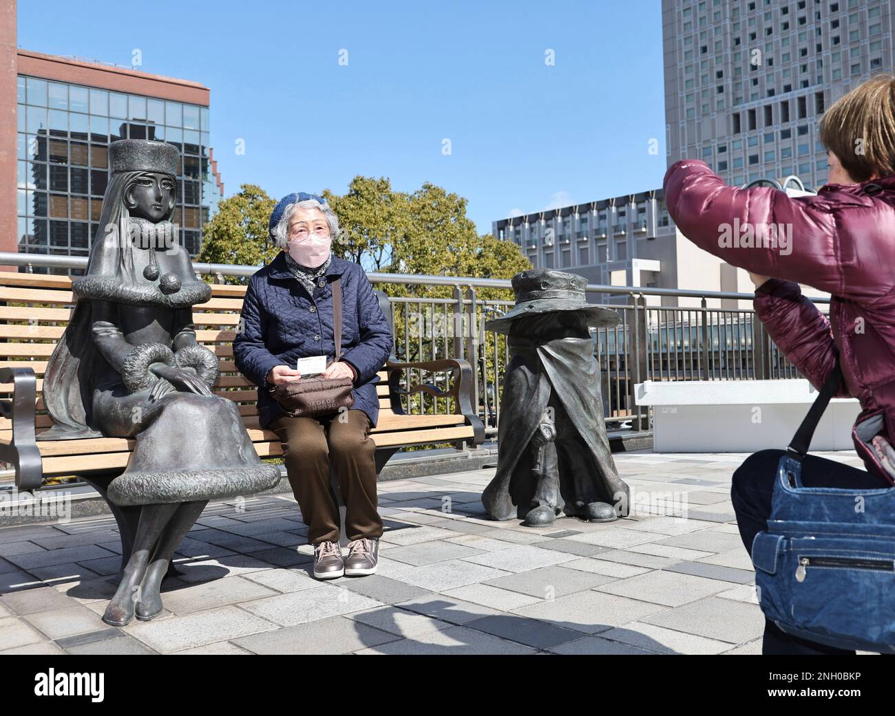 People take pictures with statues of Maetel and Tetsuro near Kokura ...