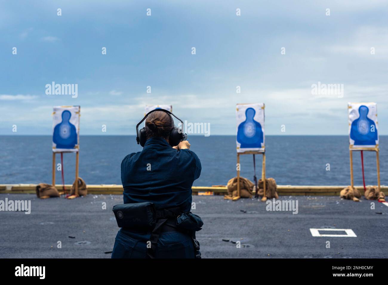 221203-N-XZ686-1553 PACIFIC OCEAN (Dec. 03, 2022) Logistics Specialist ...