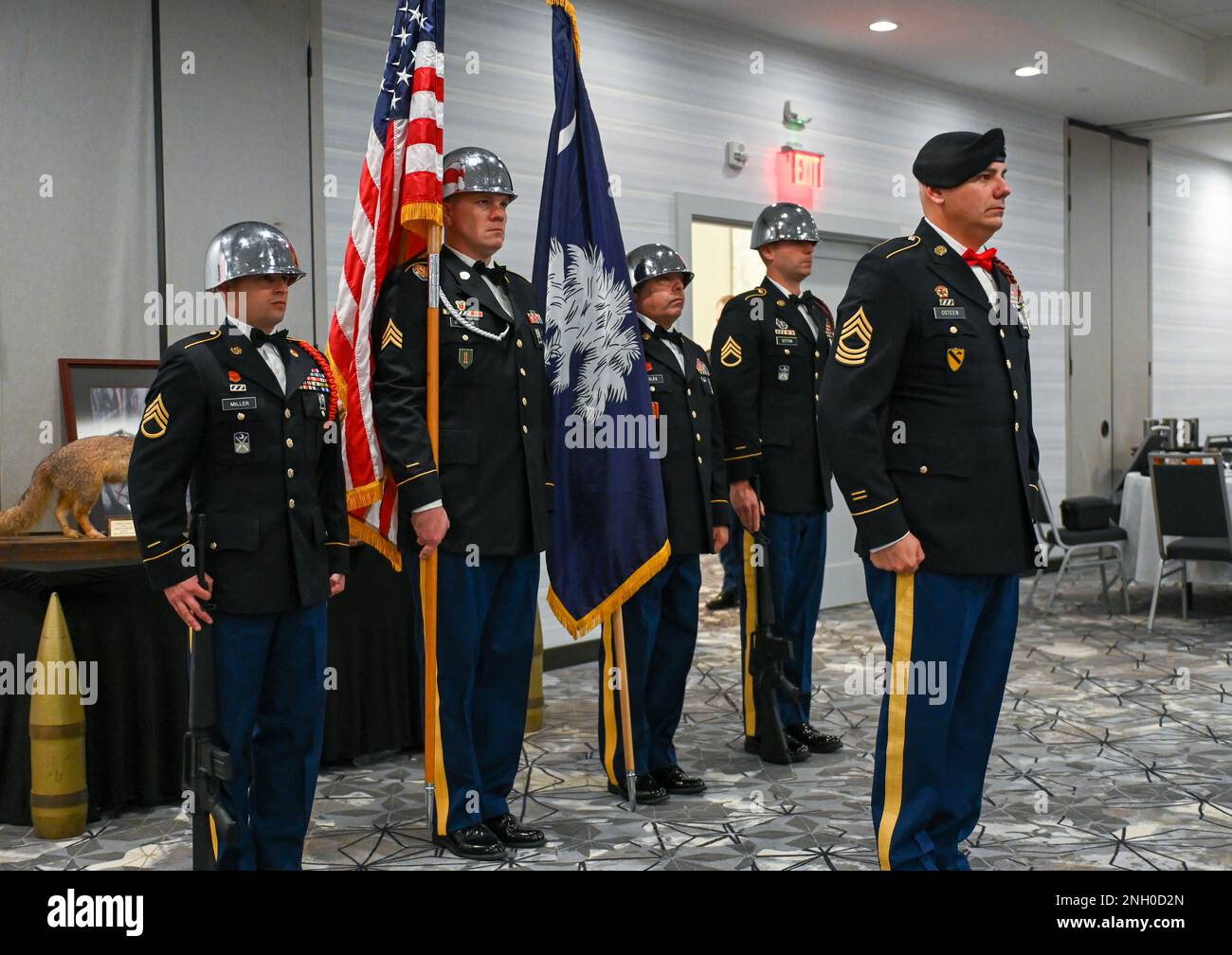 U.S. Army National Guard Soldiers with the 1-178th Field Artillery ...