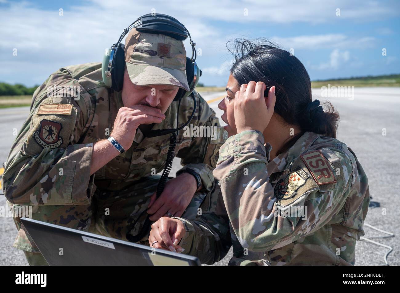 U S Air Intelligence Officer And U S Air Force Intelligence Analyst U S Air Intelligence Officer And U S Air Force Intelligence Analyst