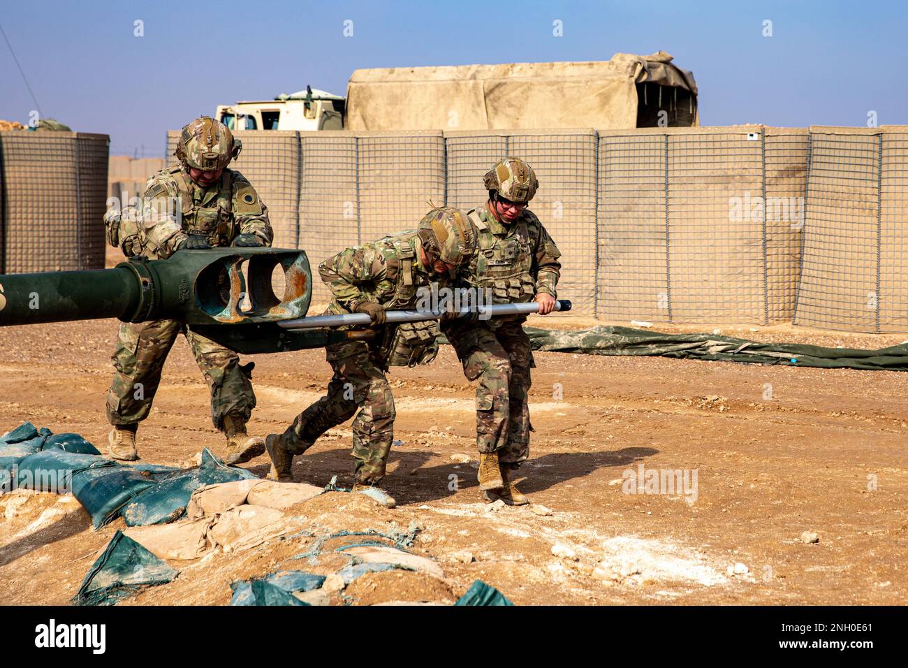 U.S. Army Soldiers, assigned to Charlie Battery, 1st Battalion, 134th ...