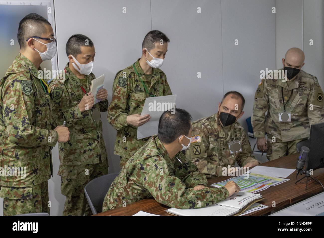 Japan Ground Self-Defense Force members work alongside U.S. Army ...