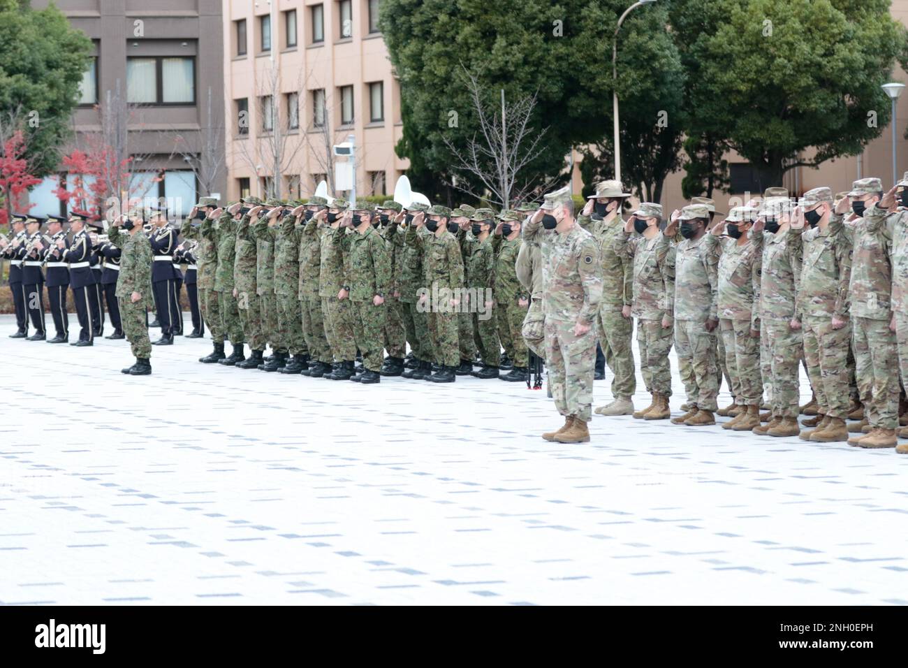 Japan Ground Self-Defense Force members work alongside U.S. Army ...
