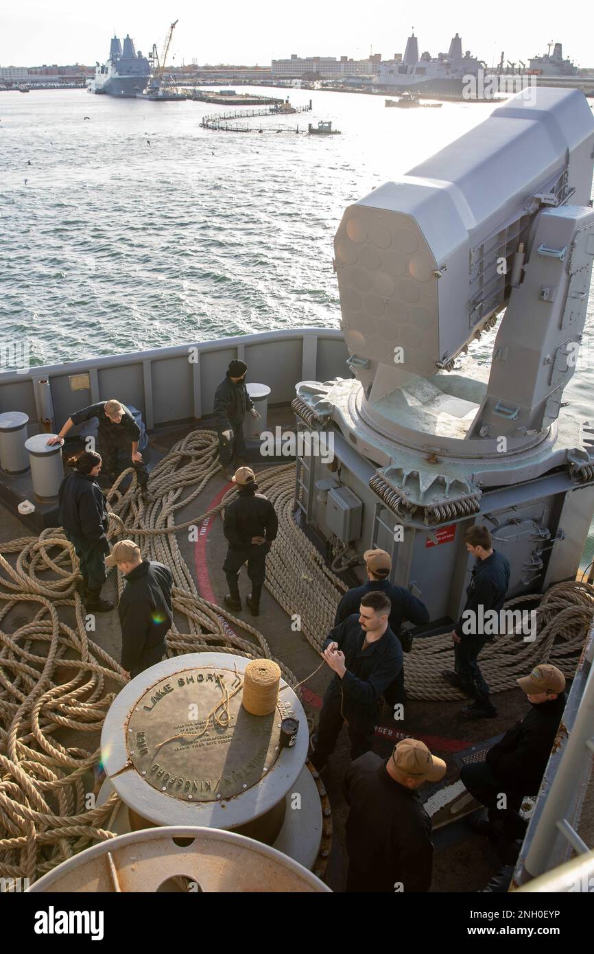 221204-N-OM737-1133 ATLANTIC OCEAN (Dec. 4, 2022) Wasp-class amphibious ...