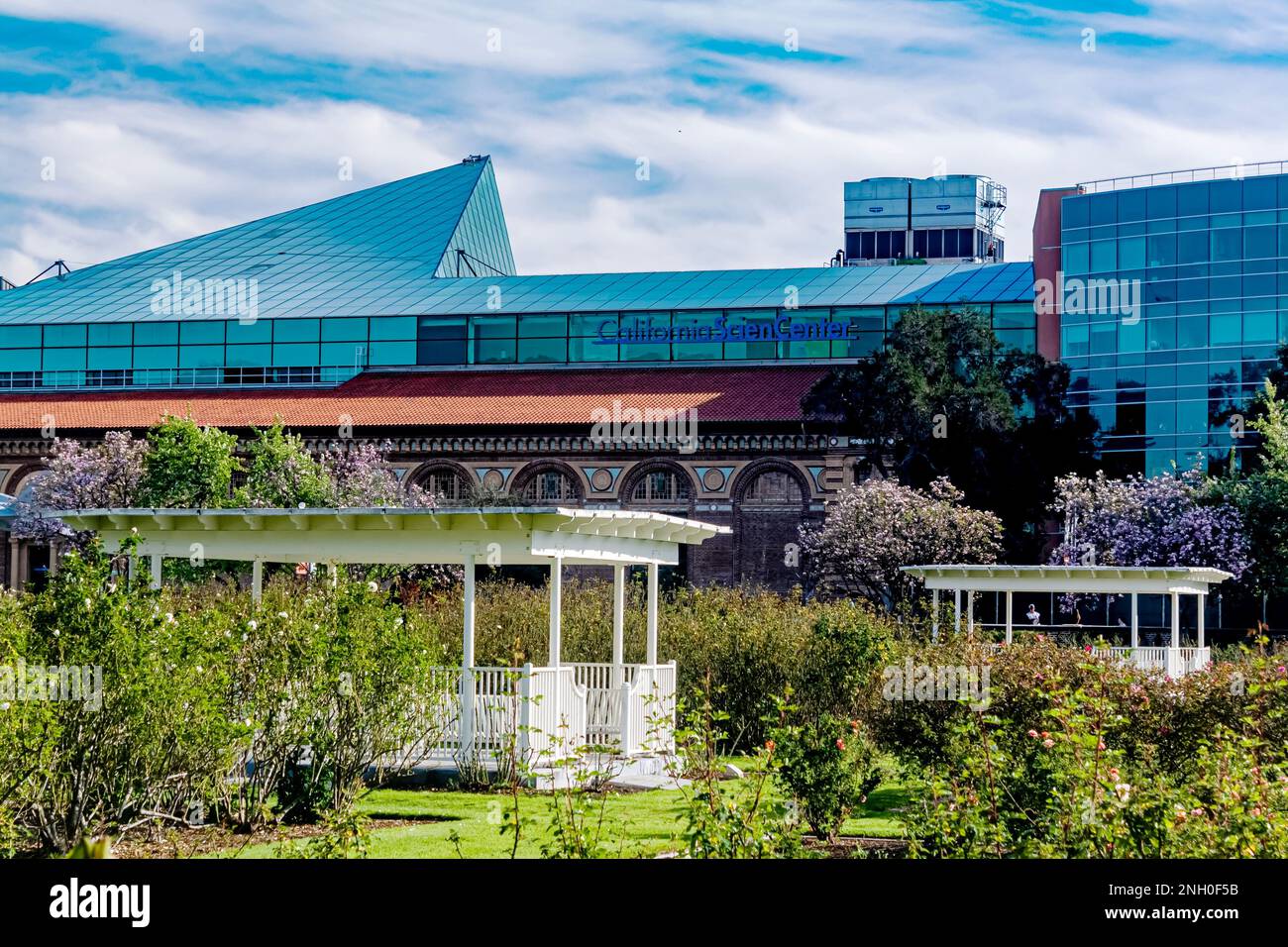 The California Science Center (ScienCenter), seen from the Exposition ...