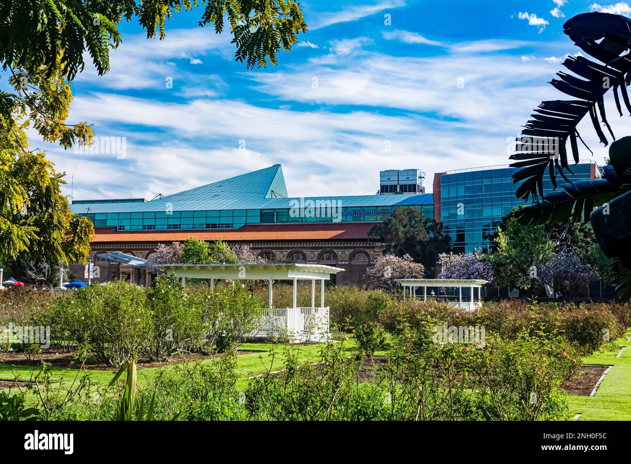 The California Science Center (ScienCenter), seen from the Exposition ...