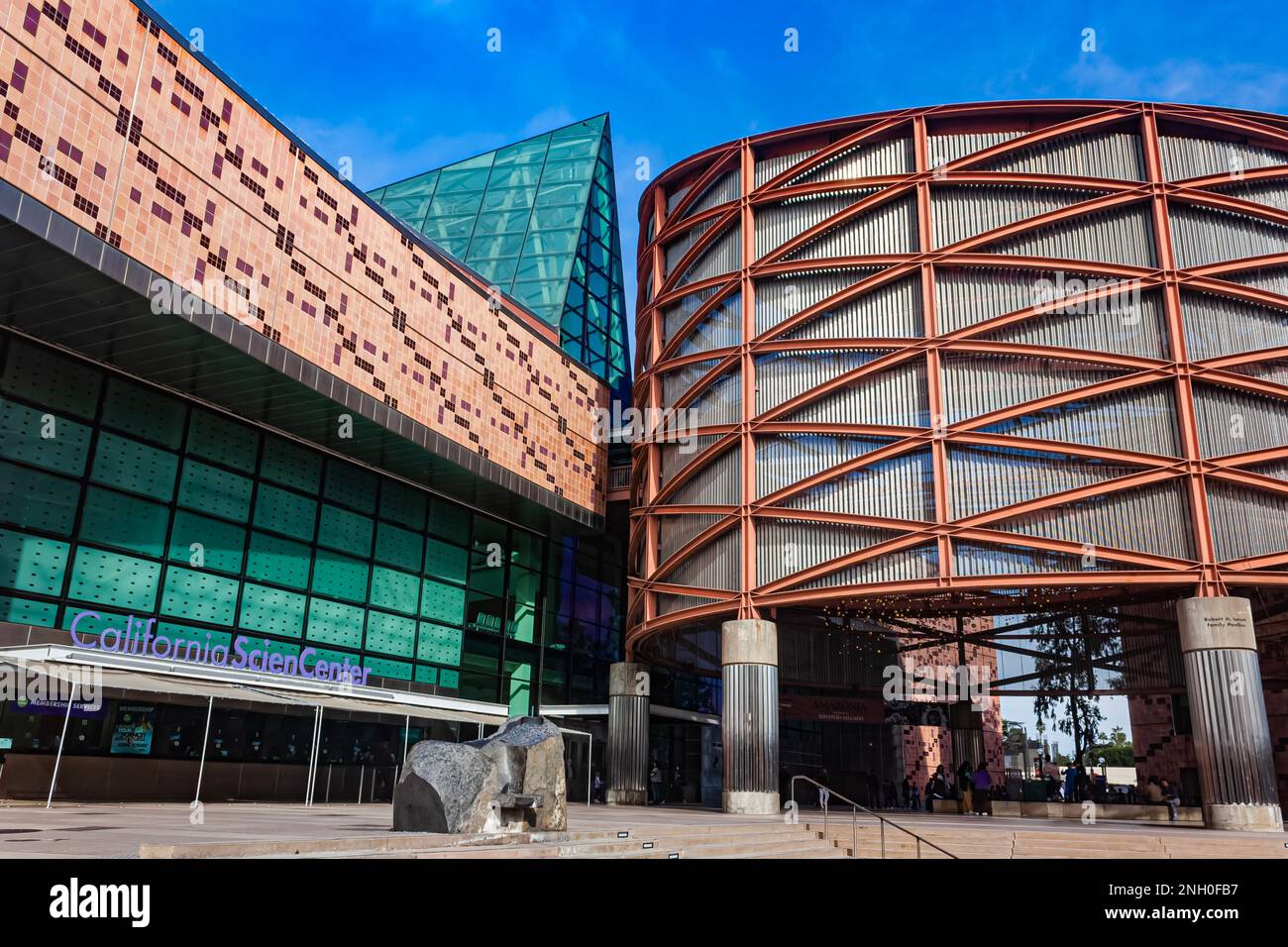 The California Science Center (ScienCenter) in Exposition Park, Los ...