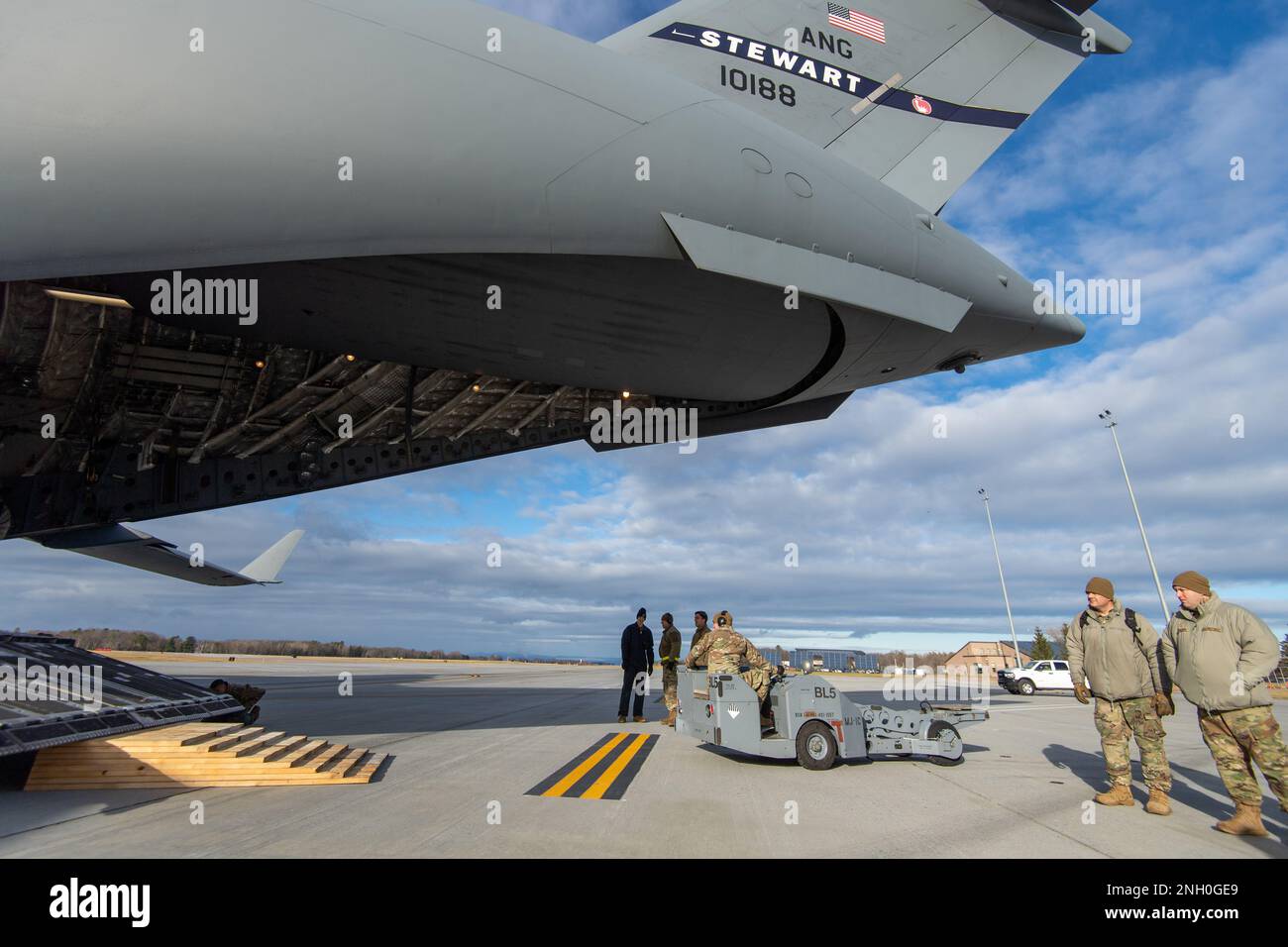 Airmen from the Vermont Air National Guard's 158th Aircraft Maintenance ...